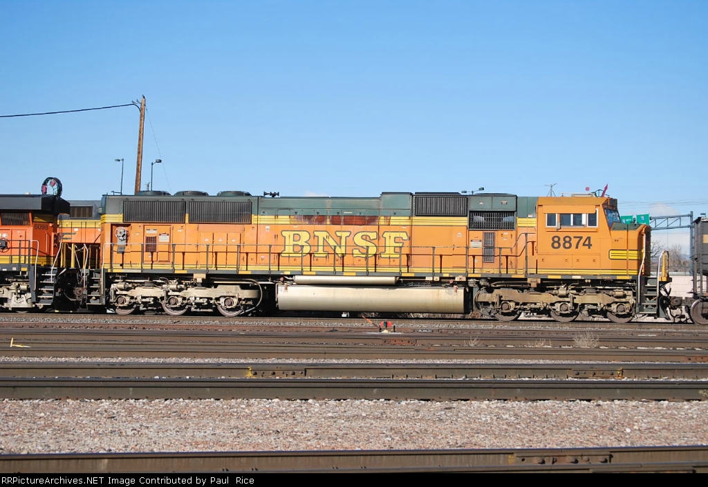 BNSF 8874